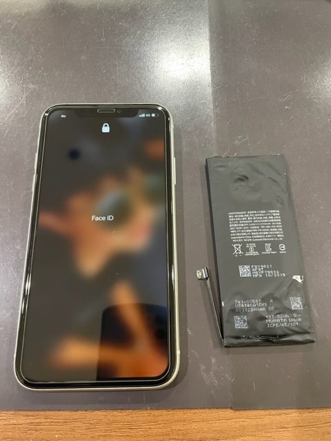 iPhoneXR・iPhone8のバッテリー交換を行いました！/福岡市よりお越しのお客様 | iPhone修理 スマートクール イオンモール香椎浜店・ゆめタウン博多店・MARK IS 福岡ももち店