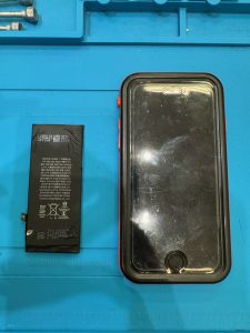 iPhone8/バッテリー交換/博多区よりご来店 | iPhone修理 スマートクール イオンモール香椎浜店・ゆめタウン博多店・MARK IS 福岡ももち店